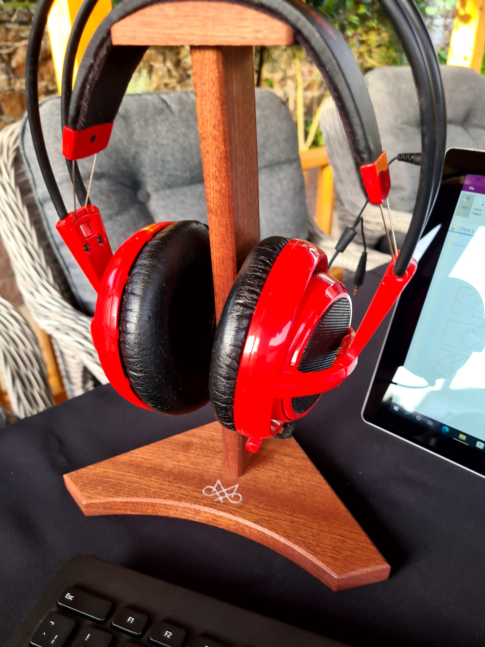 Walnut or Sapele Headphones Holder with Pearl Inlay – Mana Wood